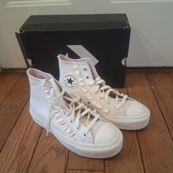 Converse | Shoes | Converse Womens Vintage Cream High Top Chuck Taylor ...